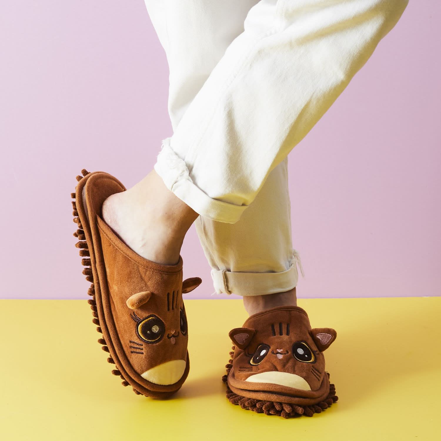 CHAUSSONS POLISH CHAT – La Chaise Longue