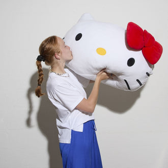 HELLO KITTY – La Chaise Longue